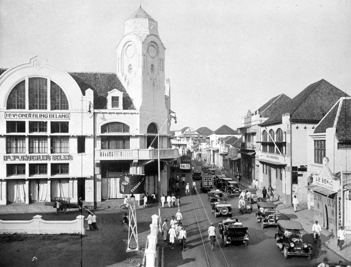 Batavia, 1890. Sebuah kapal besar berlabuh ke… | by sofia | Medium