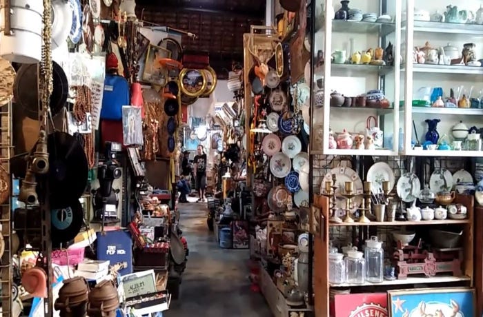 Wisata Pasar Klitikan atau Antik Asem Kawak, Surga Pencinta Barang ...