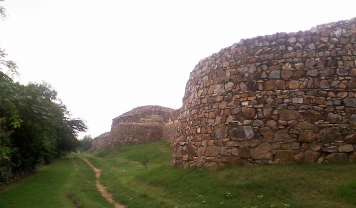 Qila Rai Pithora Historical Tour Places | by Urmila Singh | Medium
