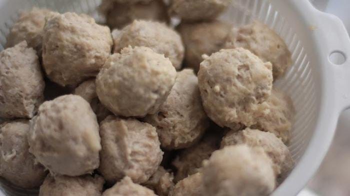 Cara Membuat Bakso Daging Sapi. Pada kali ini saya akan cara membuat ...