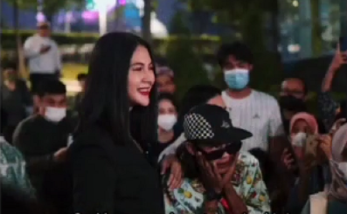 Viral Paula Verhoeven Gandeng Bonge di Citayam Fashion Week - Maxx99 - Medium
