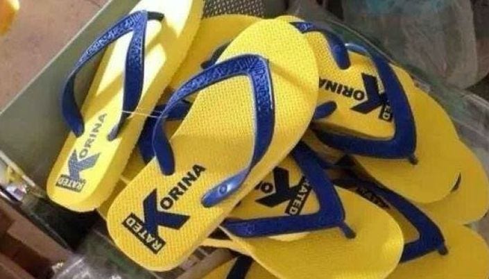 Tsinelas. Hindi ako marunong magsuot ng tsinelas… | by kalahatingpapel ...