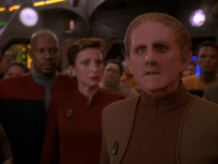 DS9 4x26 “Broken Link”. Odo的變形能力逐漸喪失並面臨生命危險，他必需回歸大連結並接受變形一族的審判。 | by ...