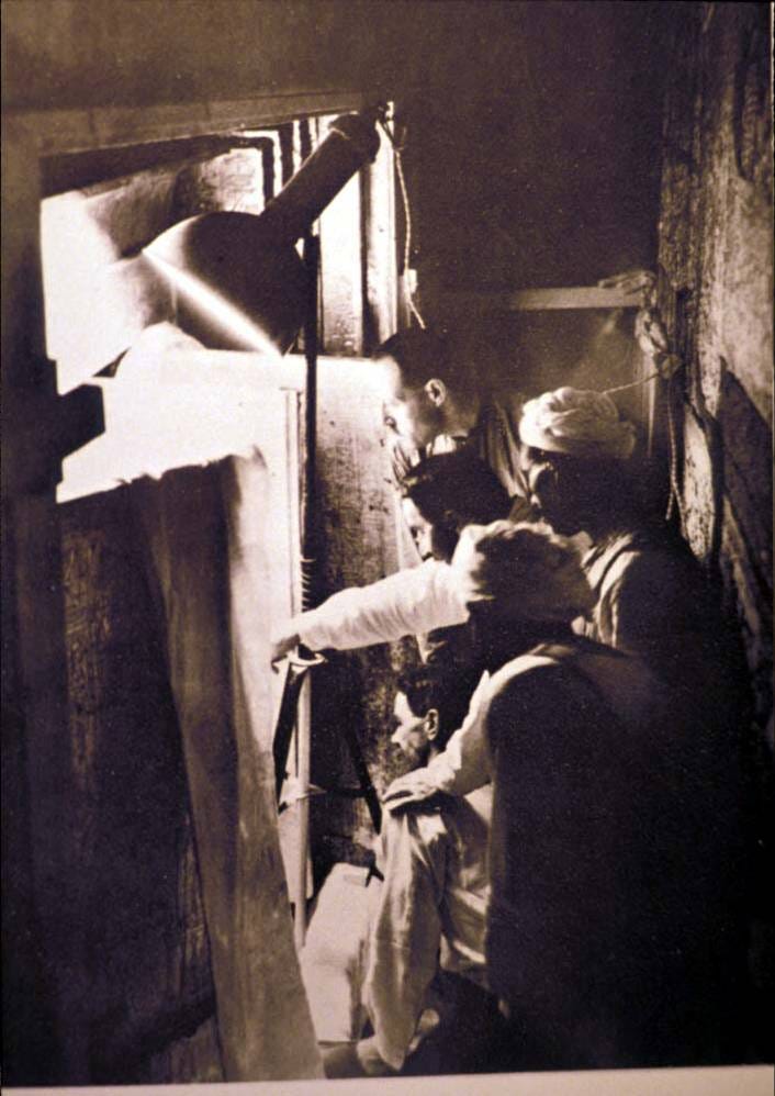 Howard Carter and Tut’s Tomb. Howard Carter peers into the greatest ...