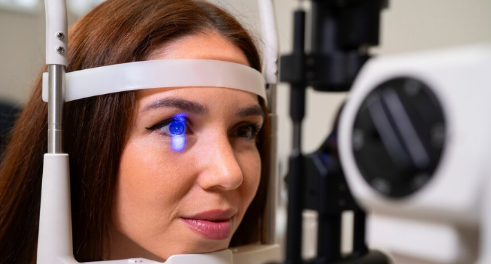 Understanding the Risks and Complications of LASIK Surgery | by ...