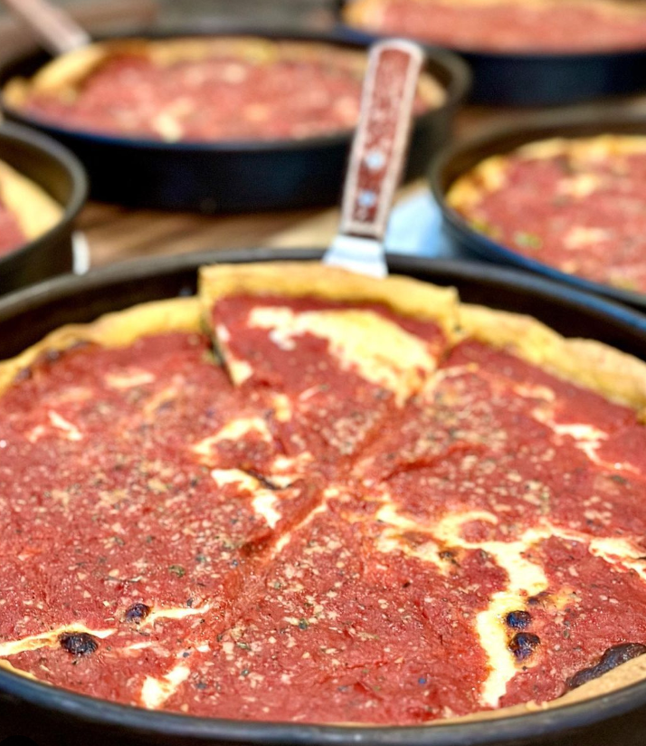 Chicago Pizza Showdown: Deep Dish vs. Tavern Style | by Chicagotourist ...