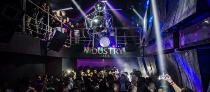 industry club - Hertiyuer - Medium