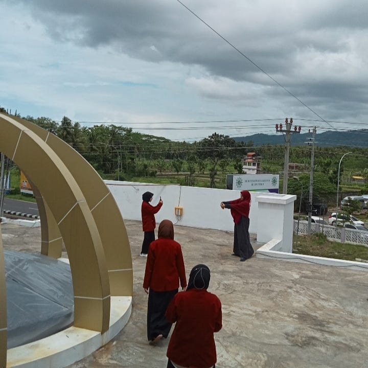 Sekedarnya, yaa!. Seperti matahari, yang hadirnya hanya… | by Meti Andani | Mar, 2025 | Medium