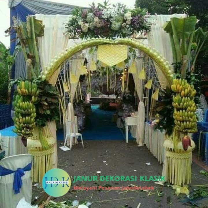 The Beauty of Yellow Coconut Leaf Decorations in Traditional Weddings ...