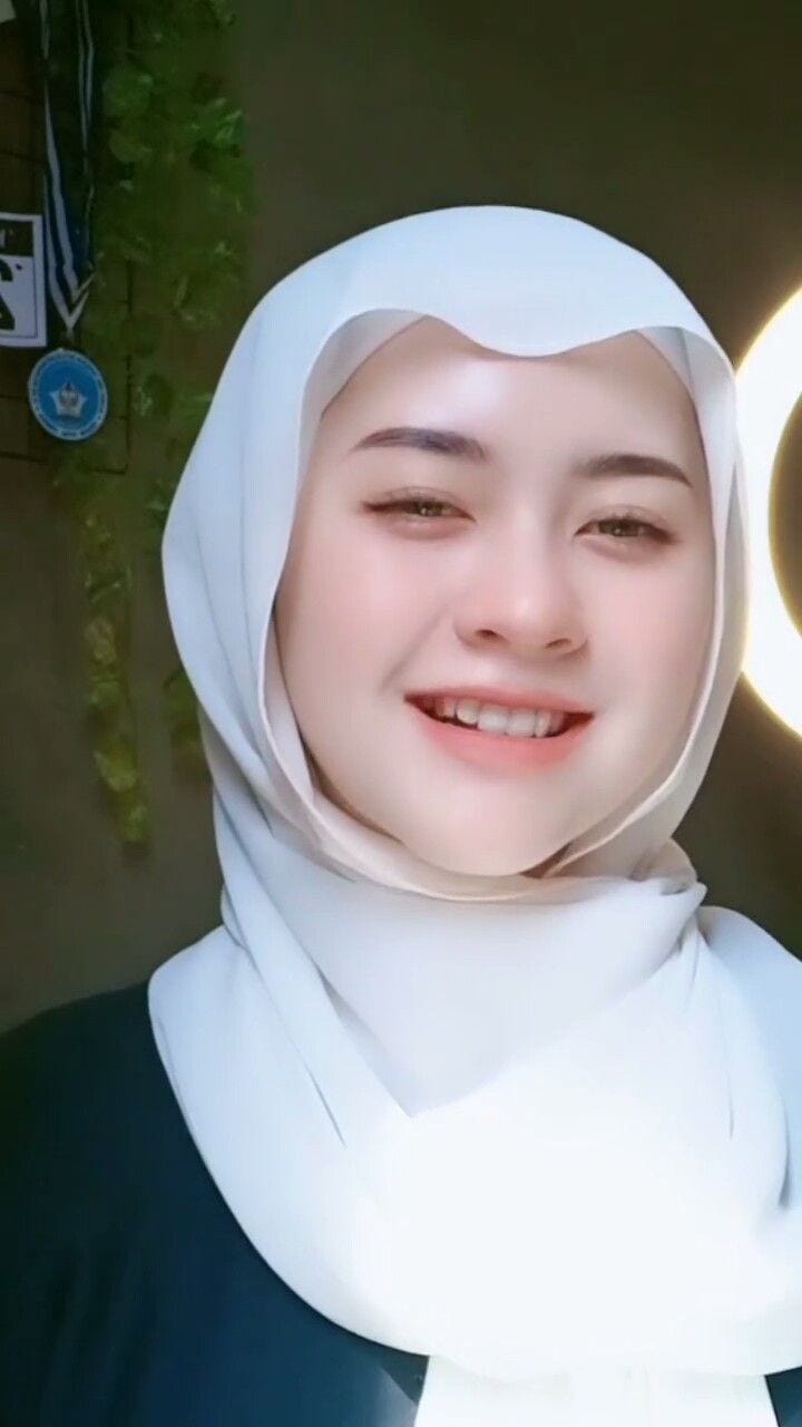 Sepupu Istriku. ini bermula setahun yang lalu, dimana… | by Queensha | Medium