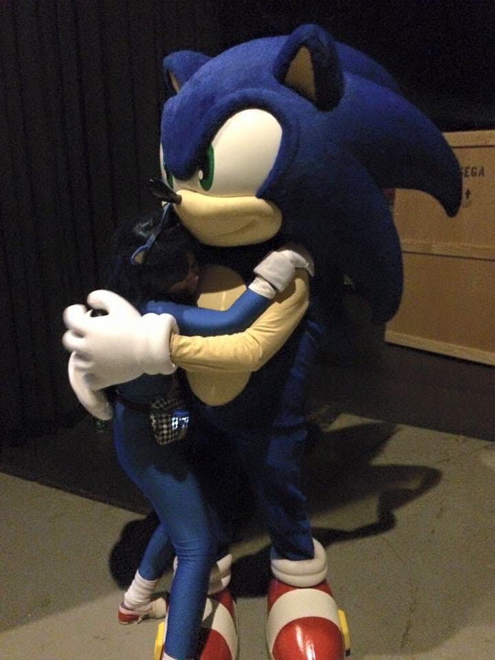 Human Sonic The Hedgehog Cosplay