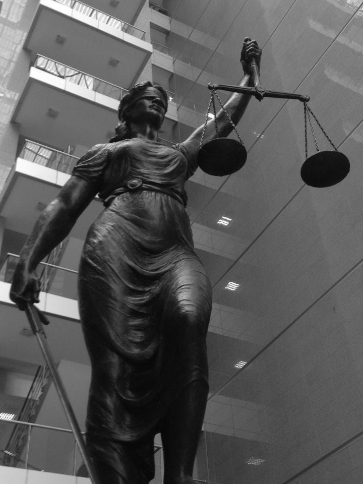 “fiat justitia ruat caelum” —keadilan harus ditegakkan walaupun langit ...