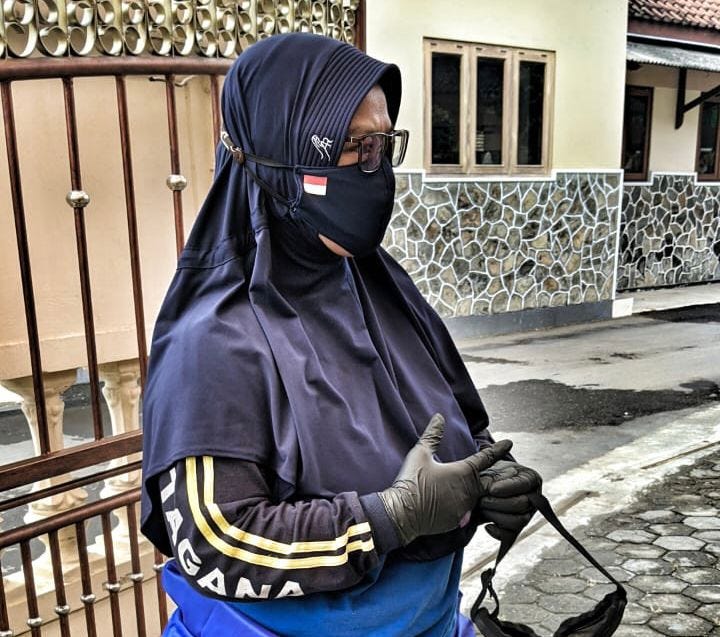 Totalitas Indri Susiani, Sosok Relawan yang Rela Menunda Pernikahan | by Taffadona | Medium