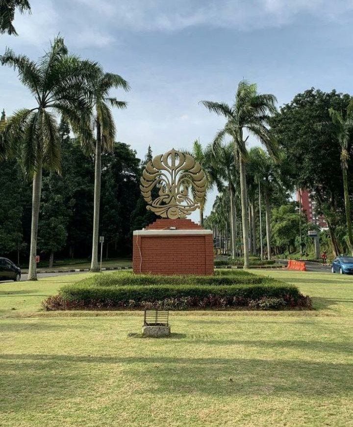 Ospek Pertama. Di dunia orang dewasa, tidak ada status… | by Faizah Eka | Medium