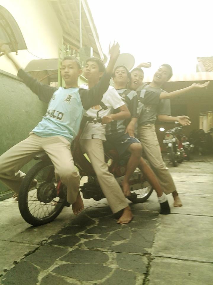 Alay dulu, alay lagi, alay terus. Bahwa alay adalah sebuah proses | by ...