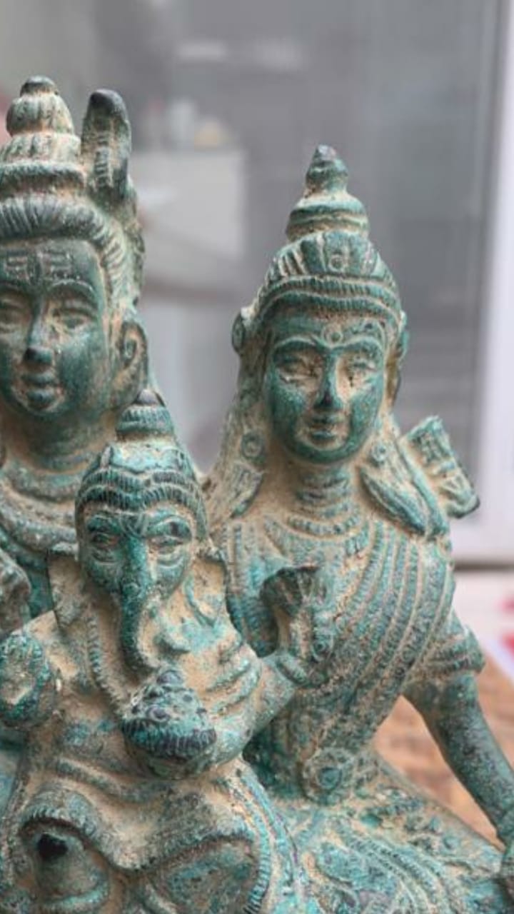 La muerte, los impuestos y Ganesh | by Julia Napier | Medium