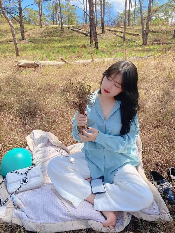 gai xinh khoe lon tu moc buom 1 minh khi ca nha di vang - phimsex21xyz - Medium