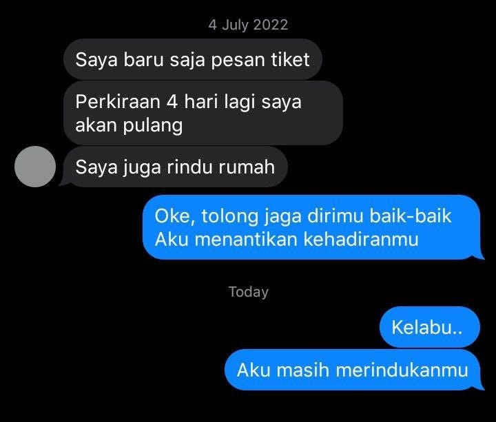 05. Dipeluk Kelabu - Sé - Medium