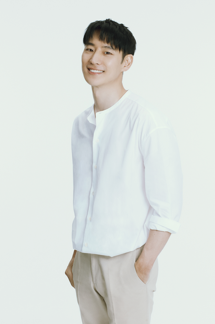 Celeb Plus selected actor Lee Jae-hoon as an exclusive model ...