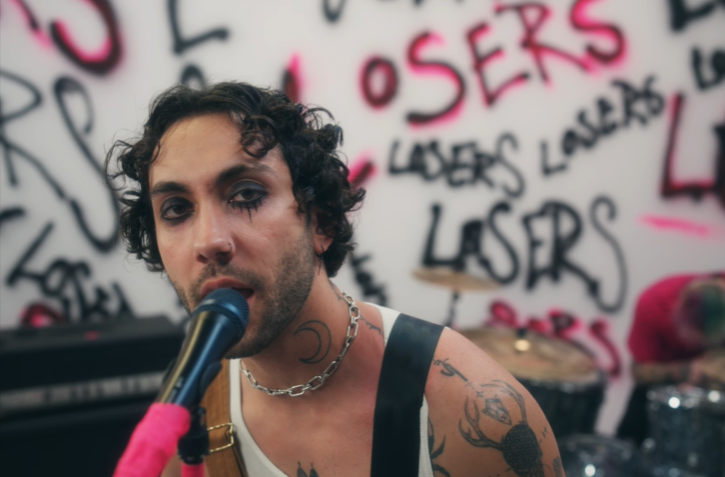 No revival do pop punk, artista mira na sonoridade clássica e acerta no sexismo | by Millena ...