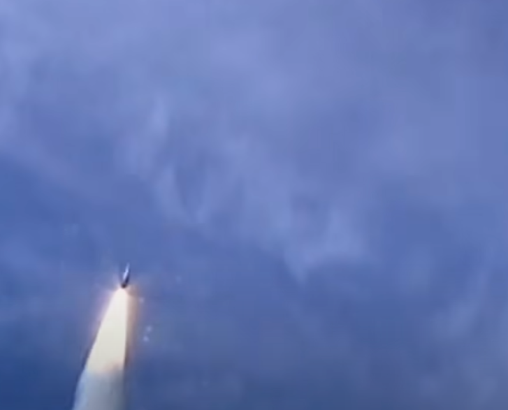 AIM-174B: The U.S. Navy’s Air Superiority Game-Changer Takes Flight ...
