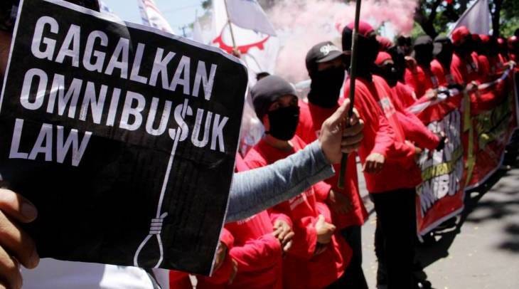 Pro Kontra Omnibus Law yang Kontroversial | by Affan Syafiq | Medium