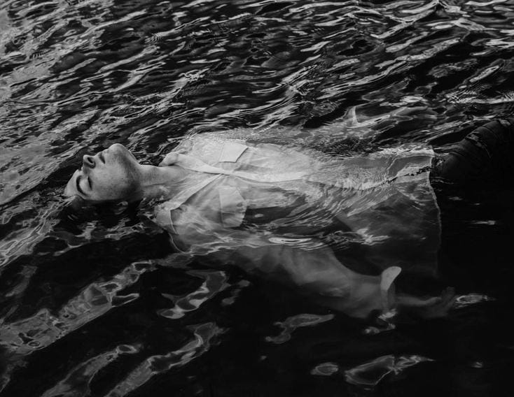 "Dari banyaknya beban yang kamu punya, kenapa harus aku yang kamu lepas ...