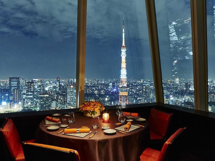 Dinner Hening. Tiap kali keduanya bersama tidak ada satupun hal menarik ...