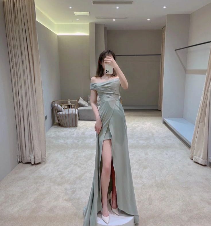 fitting baju. Deva dan hella sudah sampai di butik… | by lia | Medium