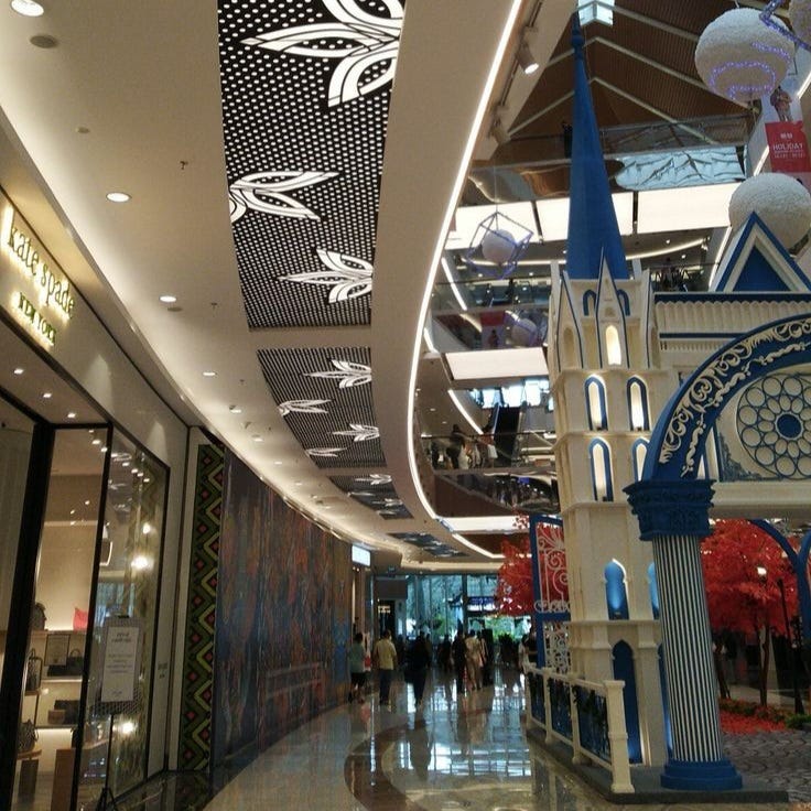 Hari ini gue ke PIM 3 sama Aurora “gue usah lama deh sya ngga jalan ...