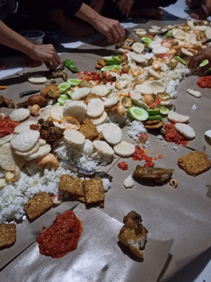Makan Malam. “Kertas nasinya ditata, Guys. Kertas… | by haphap | Jun ...