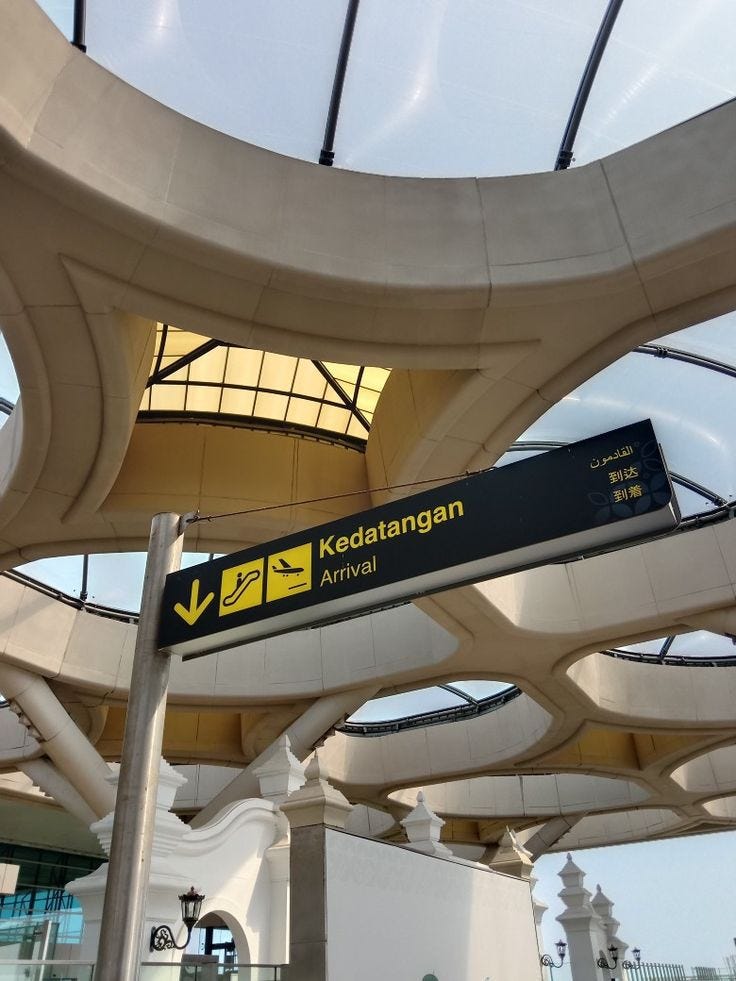 Bandara. Gadis bernama Nakeya itu sekarang… | by Chcltelovee | Medium