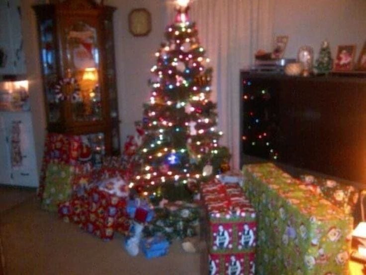 Whisper of Christmas past. Christmas nostalgia - Pinterest | by yachi ...