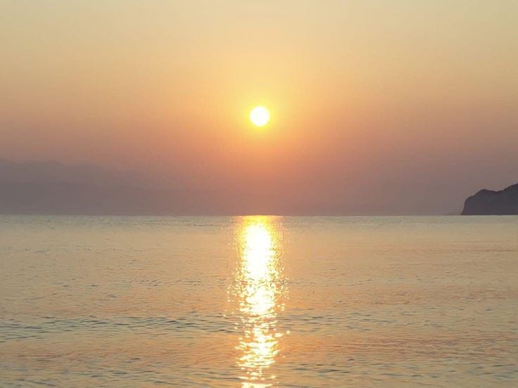 beautifully turning dark.. The sparks of the sun slowly turned… | by ...