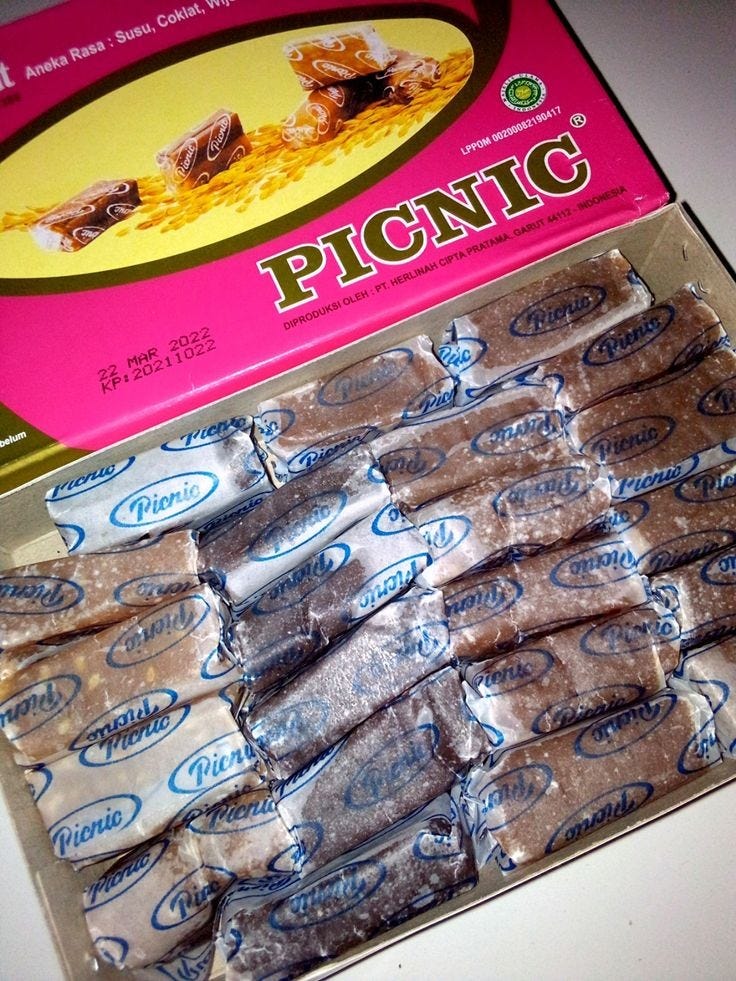 DODOL GARUT Dodol Garut adalah camilan khas Sunda dari Kabupaten Garut ...