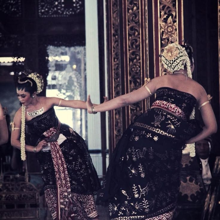 Kami Sang Penari 🔞. By: Jus Persik | by Juju 🍑 Jus Persik 🍑 | May, 2025 ...