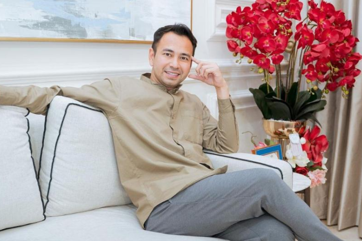 Raffi Ahmad Beri Kejutan Untuk Putra Mendiang Ustadz Jefri Al Buchori, Hadiahkan Motor Vespa ...