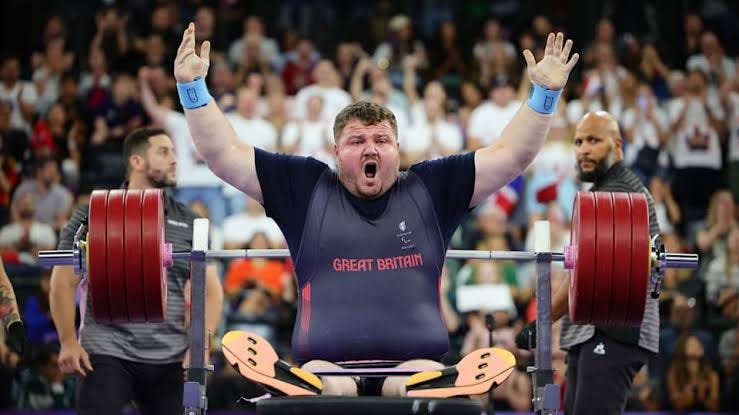 The Strength Beyond Limits: Powerlifting in the Paralympics | by ...