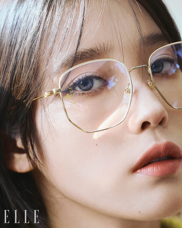 2023.10 ELLE IU 專訪 - 봉 - Medium