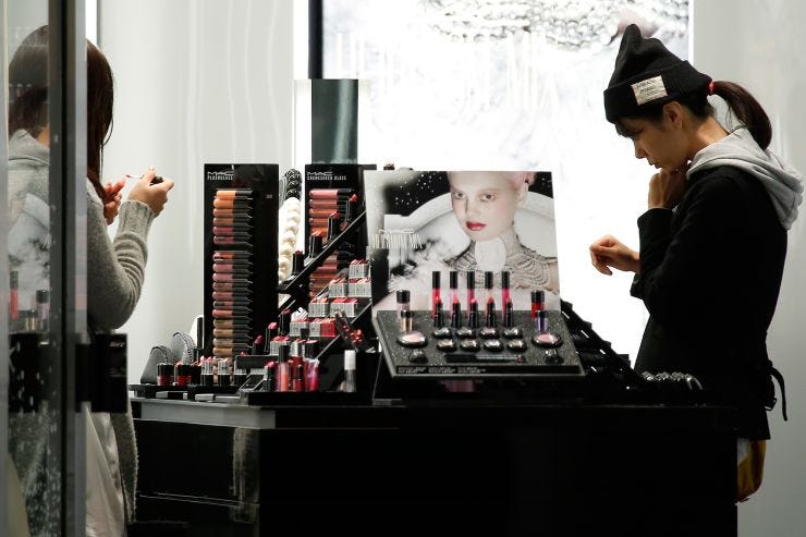 YouTube rolls out augmented reality for viewers to virtually try on ...