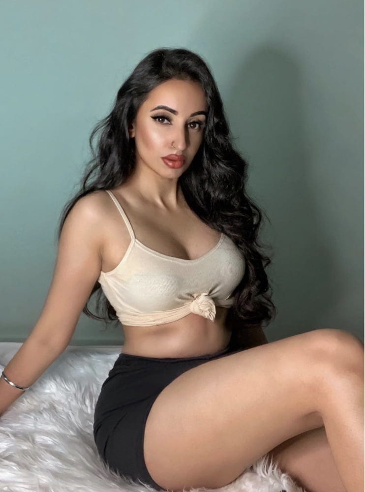 Well Known Educated Noida Model Escorts Shweta Mahajna Medium