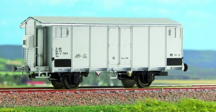HO Model Freight Cars — N Model Freight Cars - The Scuderia 46 - Medium