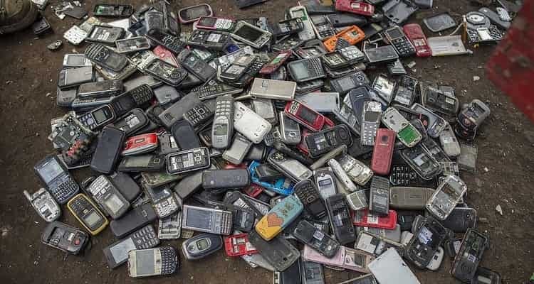 E-Waste: A Threat to Humanity. Newer phones may have been introducing ...