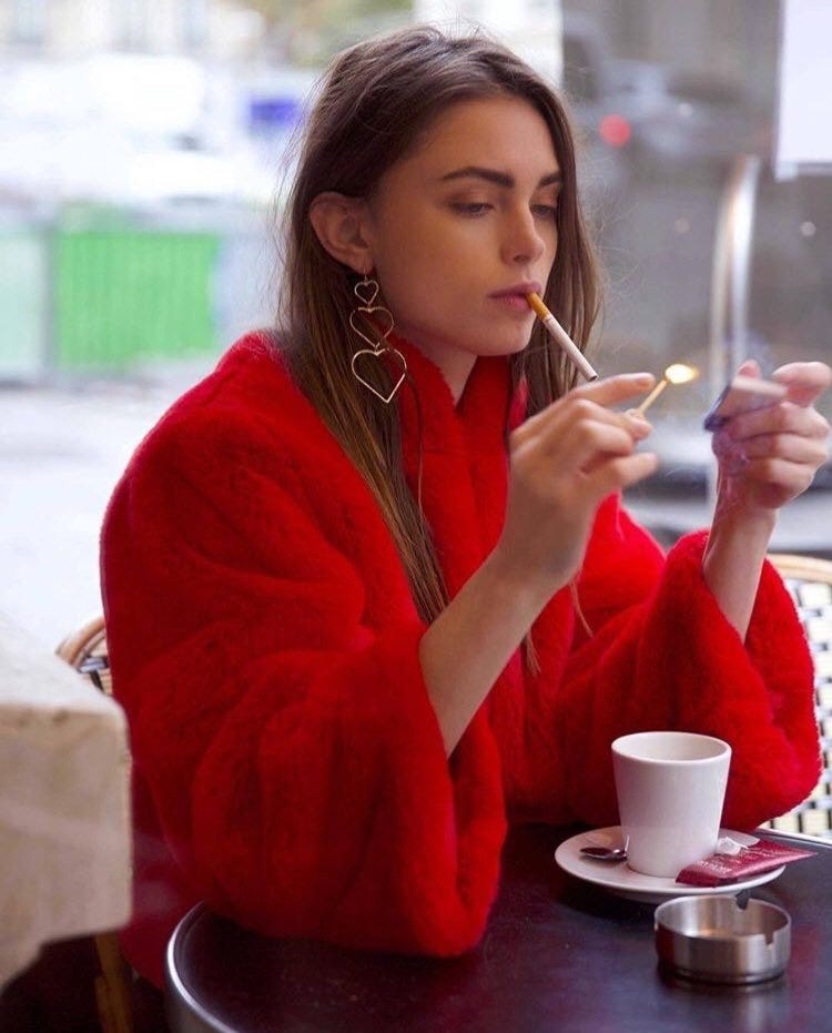 The Café Seductress. Eva’s Tease | by Liz Edon | Medium