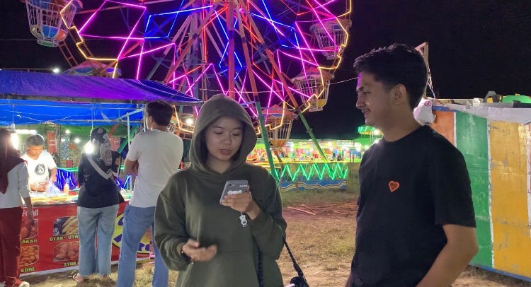 KESERUAN DI PASAR MALAM PEKANBARU - Resdiana Nengsih - Medium