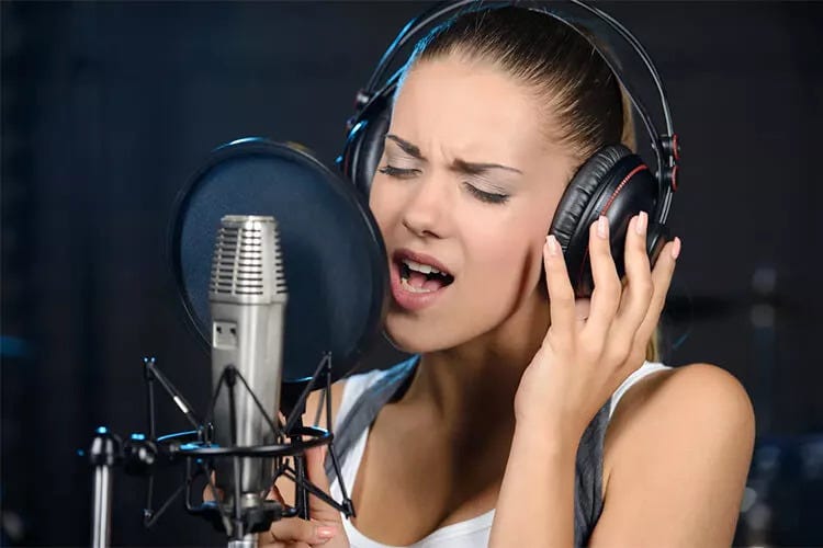 VOCAL SINGING COURSE IN DELHI Livewires Institute’s Vocal Singing ...