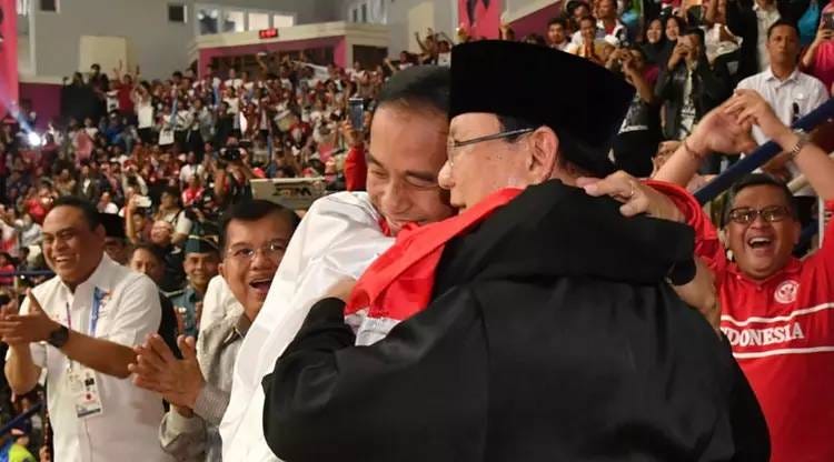 Pelukan Jokowi-Prabowo Bikin Netizen Baper | by M Zenal | Medium