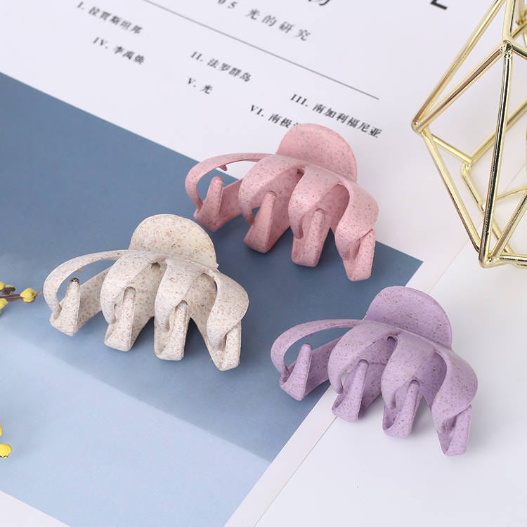 How to use hair claws?. Hair claws come in many shapes, sizes… | by ...