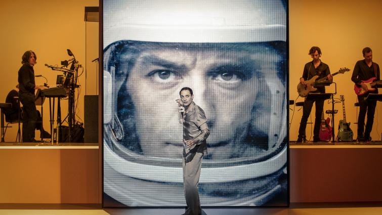 Lazarus maakt David Bowie onsterfelijk | by Jolien Eijsink | Medium
