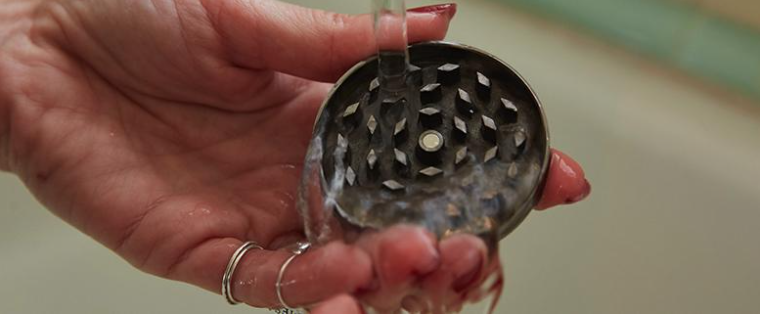 How to Clean a Weed Grinder: Step By Step Guide | by Ethan Jones | Medium